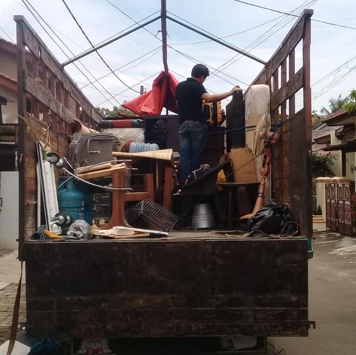 Yuk Pahami Berbagai Jenis Truk Pindahan Rumah - Yosua Logistik