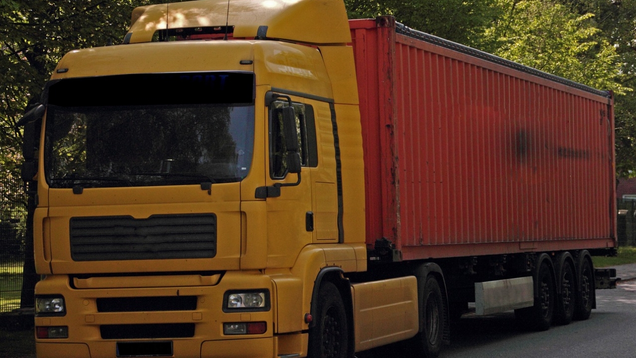 Perusahaan Truk Ekspedisi Spesialis CDD, Engkel dan Kontainer